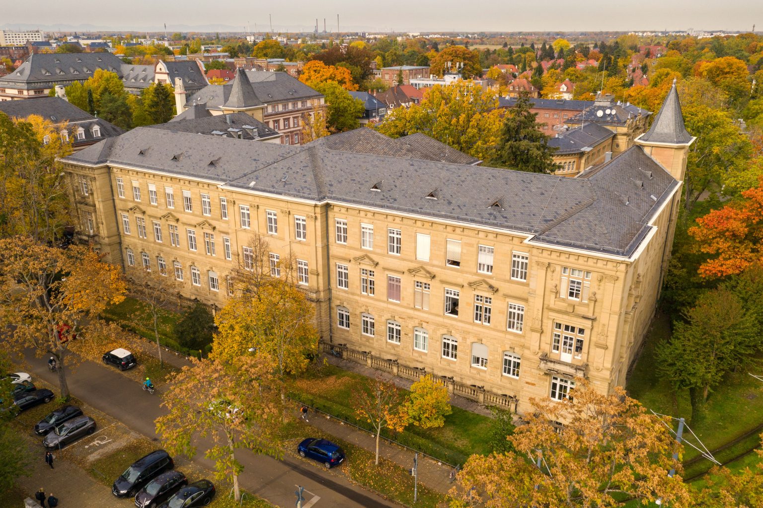 OLG Karlsruhe hebt Cloud-Entscheidung der Vergabekammer auf - Behörden ...